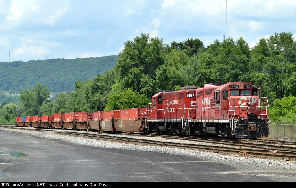 CP GP9u 1564 leads DB-12
